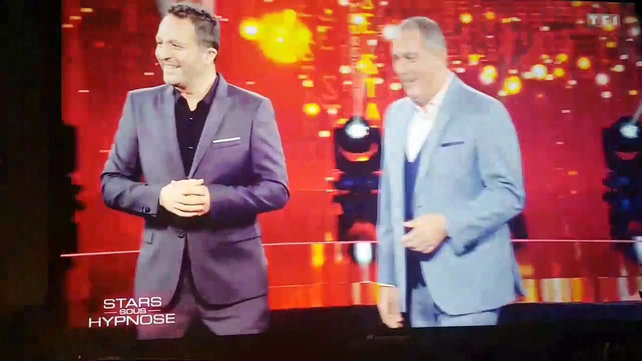 CARINE FERRI CARESSE ISSA SOUS HYPNOSE DU 13.01 - YouTube