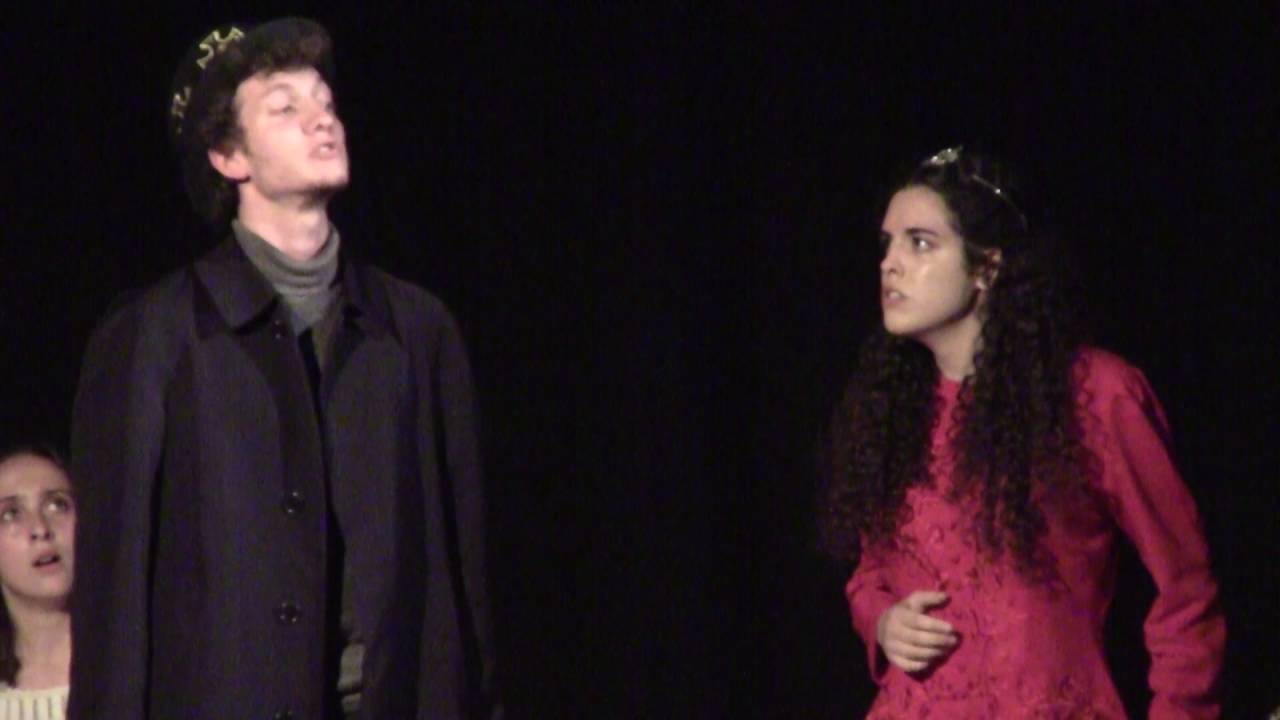 Amleto in 4' - YouTube