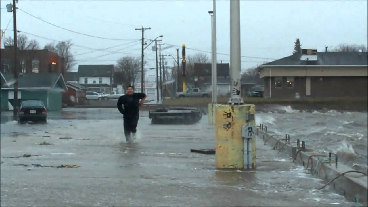 Storm Surge Shower, Wowkwis - YouTube