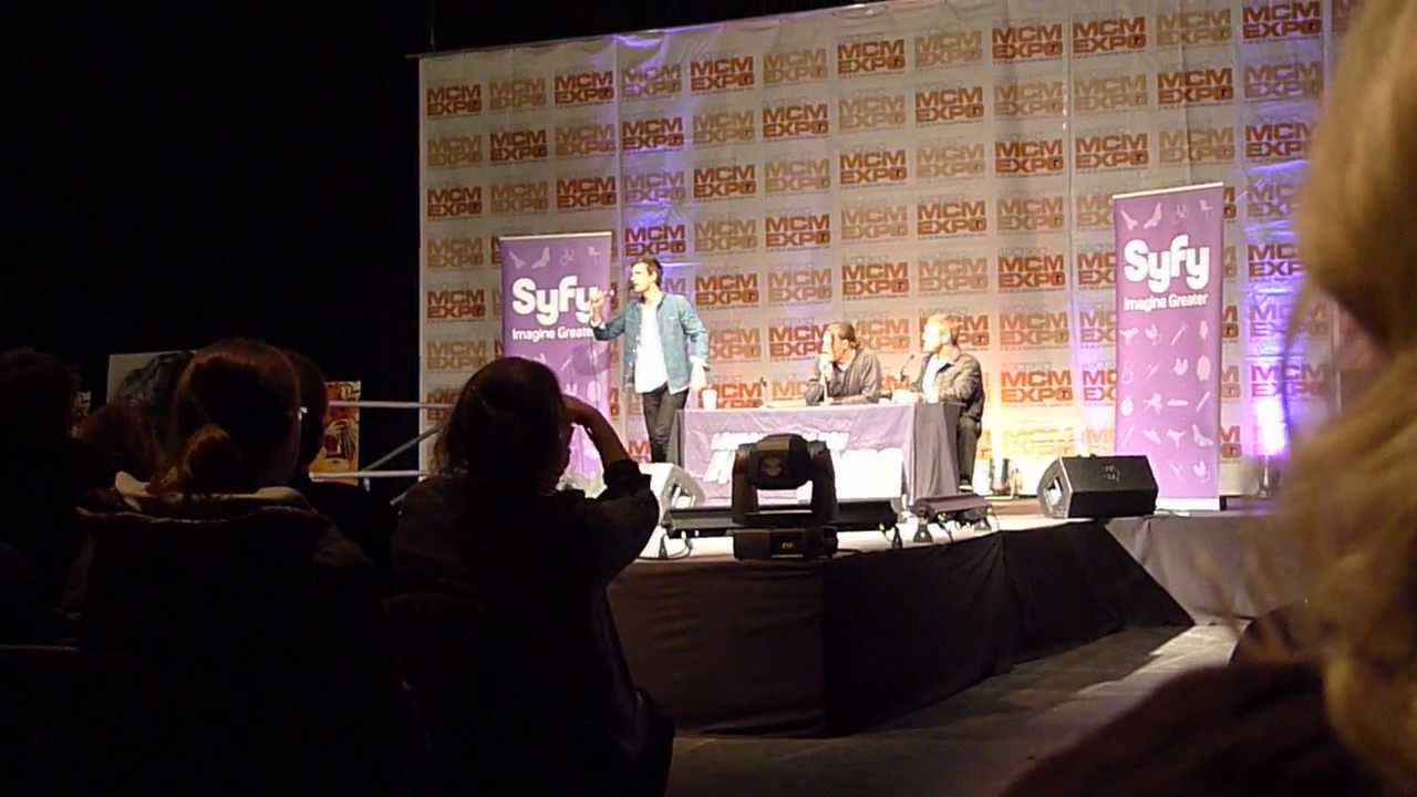 Lucas Bryant 'singing' Britney Spears - YouTube