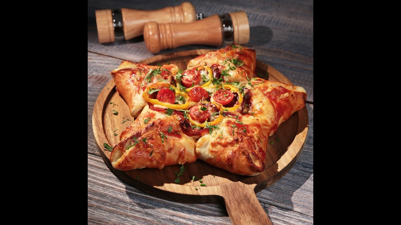 Star-Shaped Pizza with Chorizo and Prosciutto - YouTube
