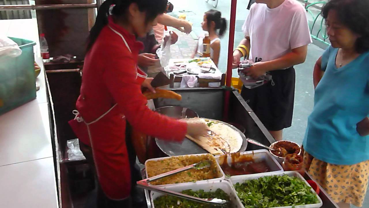 Cooking Chinese Crepe Jian Bing on street in Shanghai.MOV - YouTube