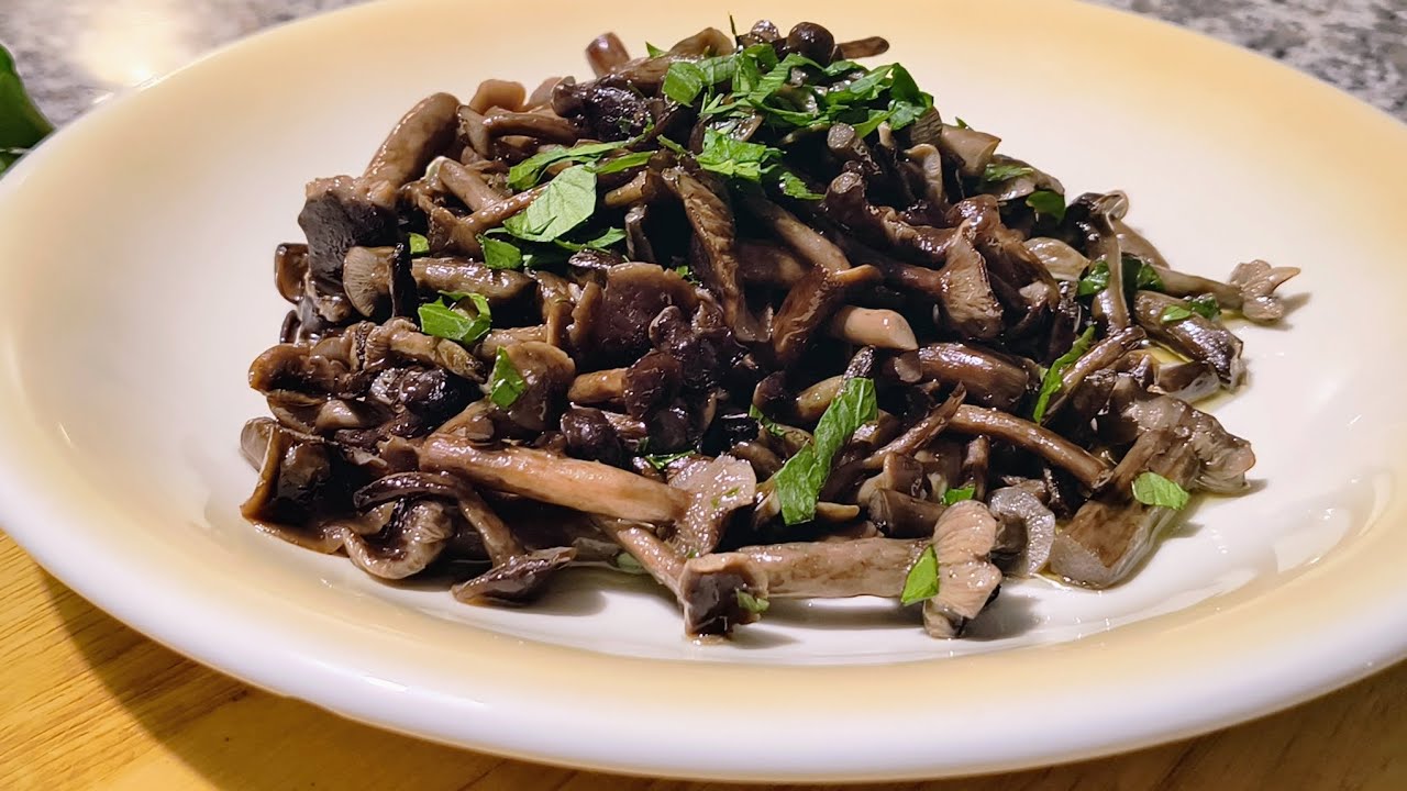 Funghi pioppini trifolati - Funghi trifolati in padella - Raccolta di ...