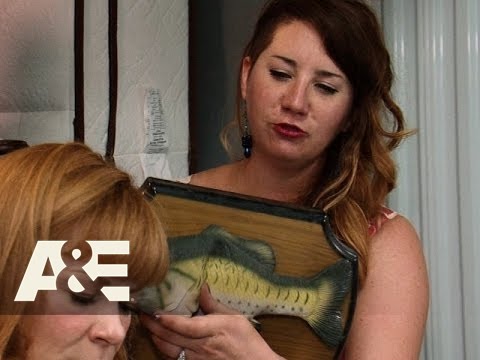 Storage Wars: New York: Candy and Courtney find a Vintage Card Press ...