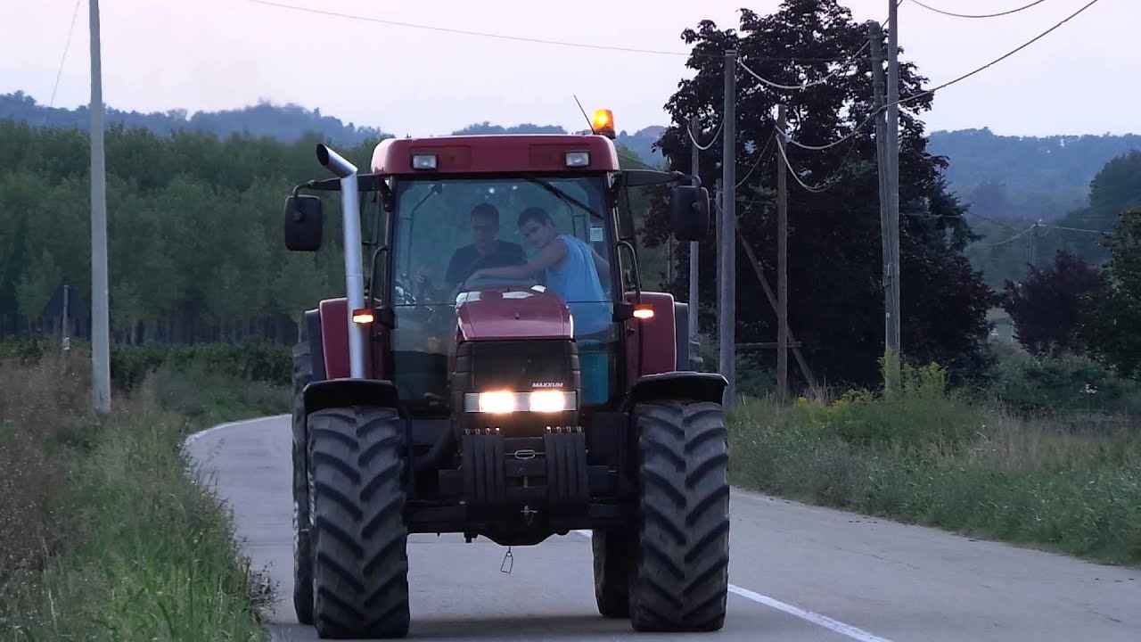 Case MX 135 open pijpe on the road!!! - YouTube