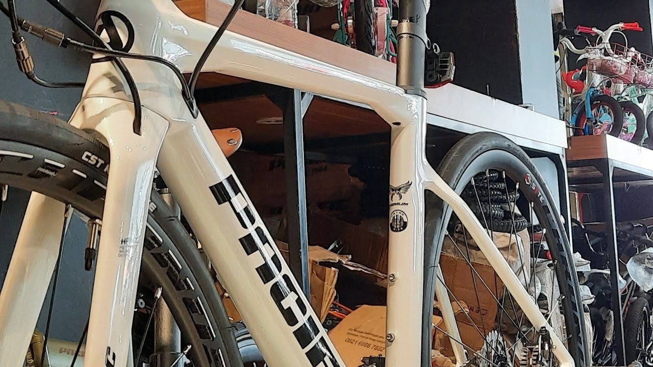 ROADBIKE PACIFIC PRIMUM 5.5 || WHITE || CARBON 105 - YouTube