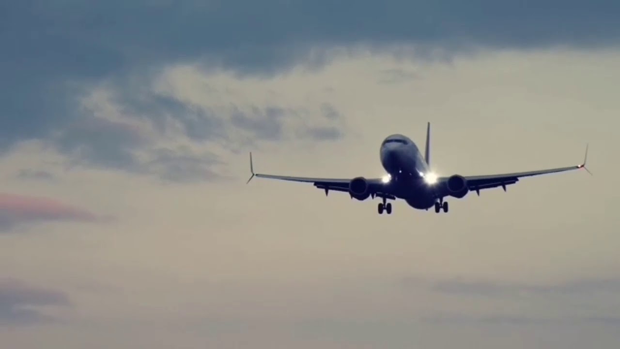 Delta airlines at sunset in Santiago and United airlines arrived in ...