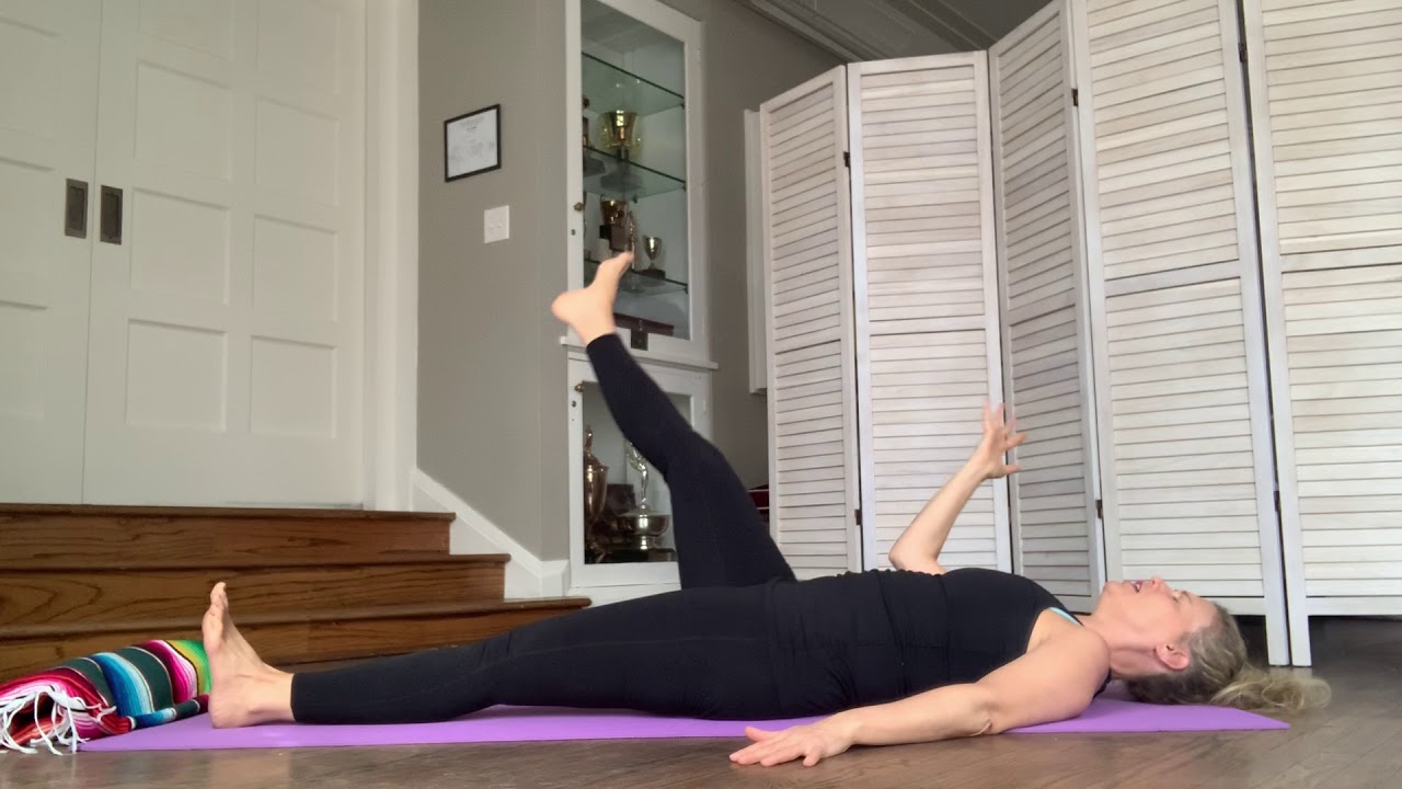 Heather's 20 minute Beginner Pilates workout - YouTube