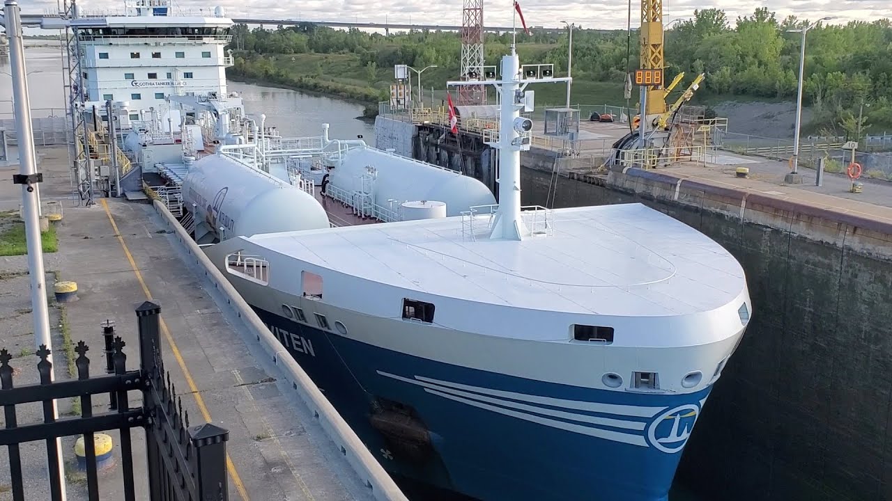 Chemical/oil tanker pulling into lock 3 - YouTube