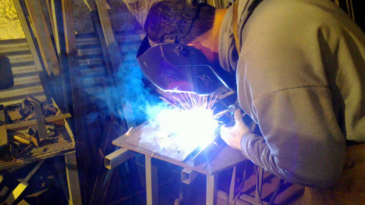 Soldando con Mig y Electrodo - YouTube