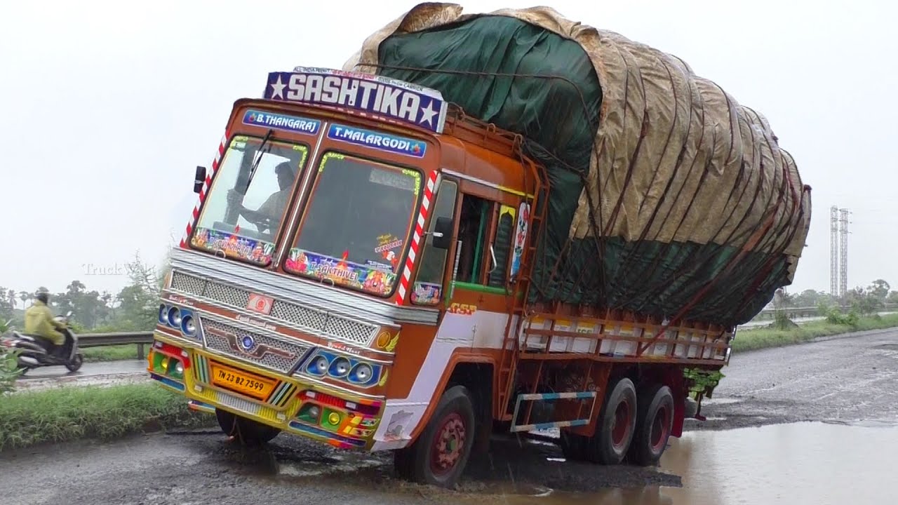 Lorry Video | Lorry and Trucks are Travel Rain Roads | Lorry Driving ...