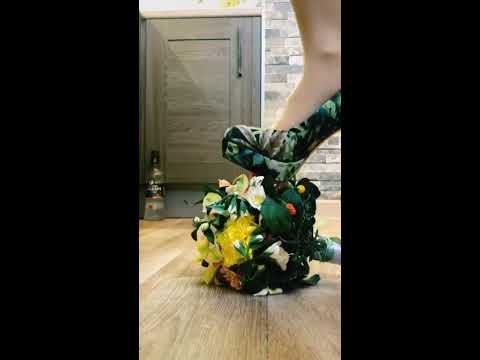 Crushing kick in high heels! Trampling! Crush fetish! Trample. Foods crush! ASMR foods crush! ASMR!