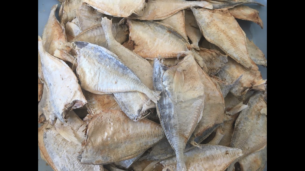 Dry Fish Curry | Karuvadu Kulambu | Tamil Style Karuvattu Kulambu ...