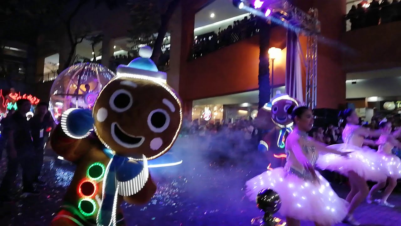 Christmas Parade at SM Mall of Asia - YouTube