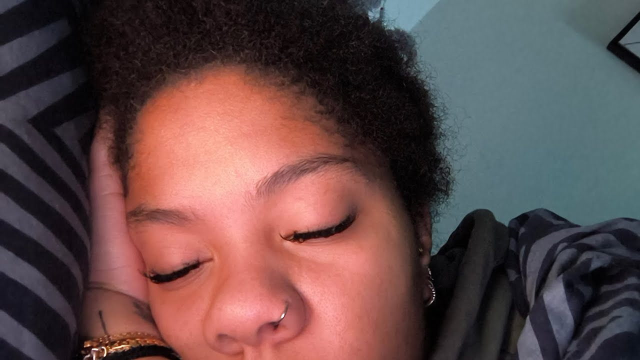 je bent er van die dagen tussen zitten , dat je heel moe bent 😴 - YouTube