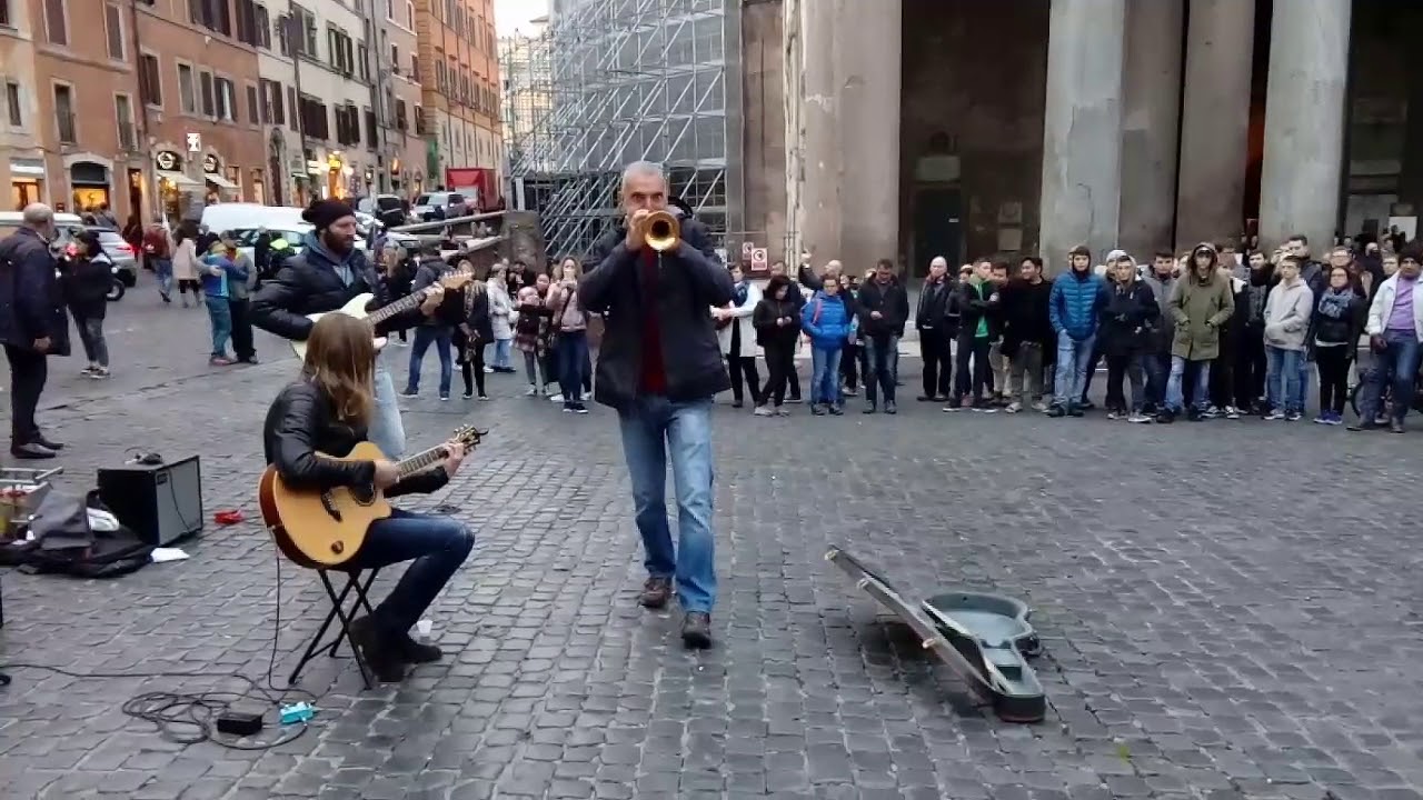 Street Performers at The Pantheon, Rome. - YouTube
