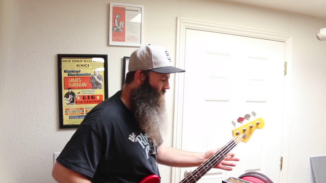 Johnny Tucker Grooving to Guitar, swinging it - YouTube