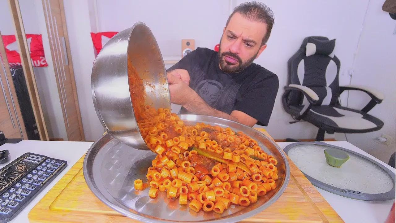 Probando la deliciosa Mbakbaka: pasta libia con carne y pimientos ...