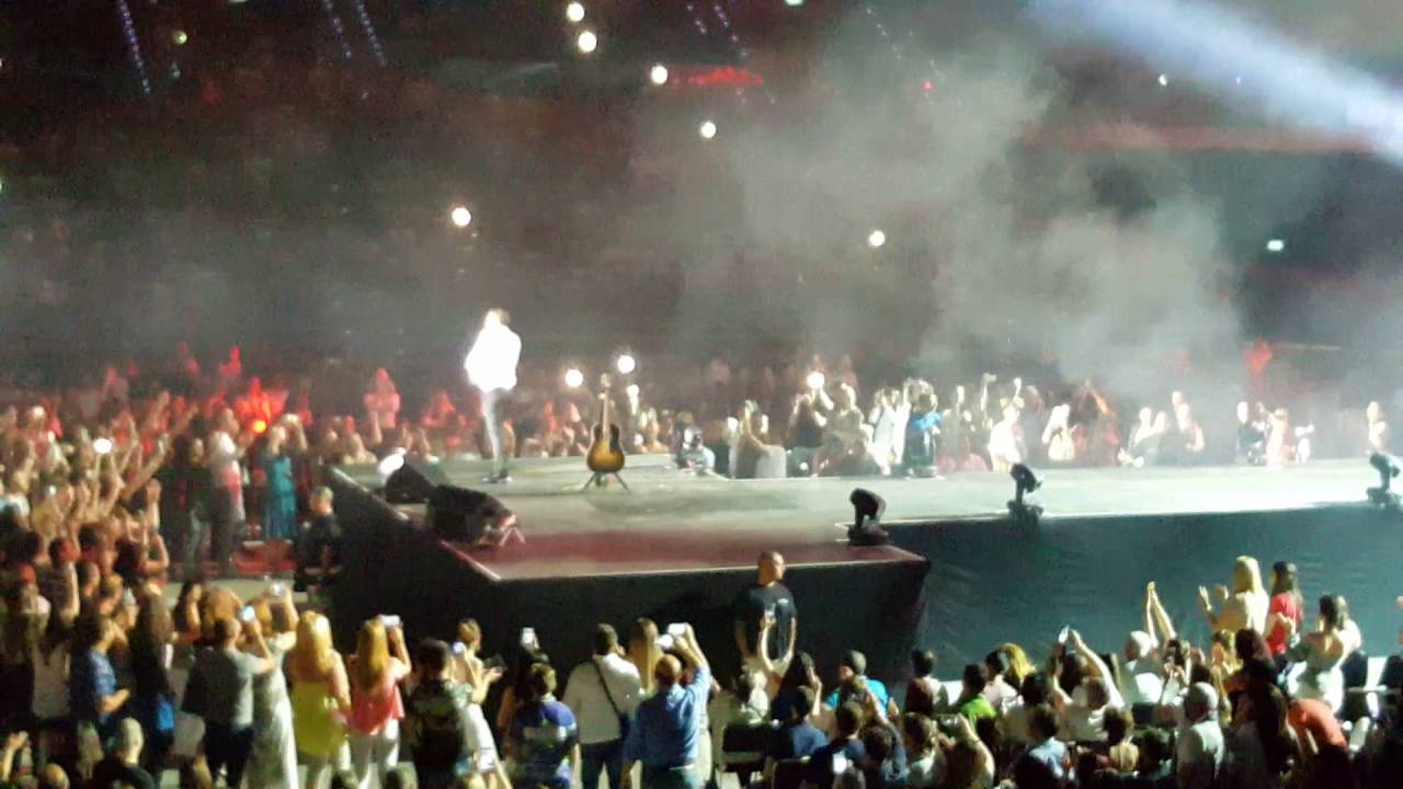 Nikos Vertis - San Trelos Se Agapao - live in Sofia 16.06.2016 - YouTube