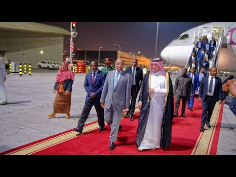 Rais Mwinyi atua Doha Qatar | Apewa Mapokezi ya aina yake | - YouTube