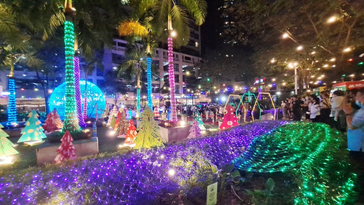 Forbestown BGC Christmas Light Opening and Walk Tour Bonifacio Global ...