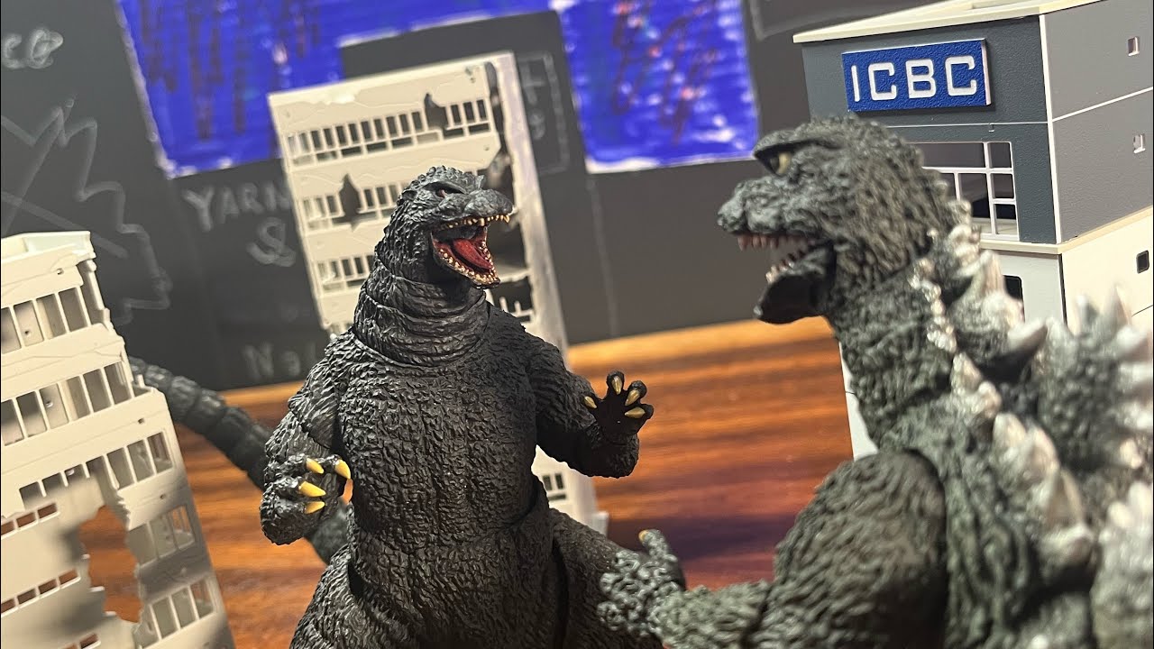 Heisei Godzilla vs Showa Godzilla stop motion battle - YouTube