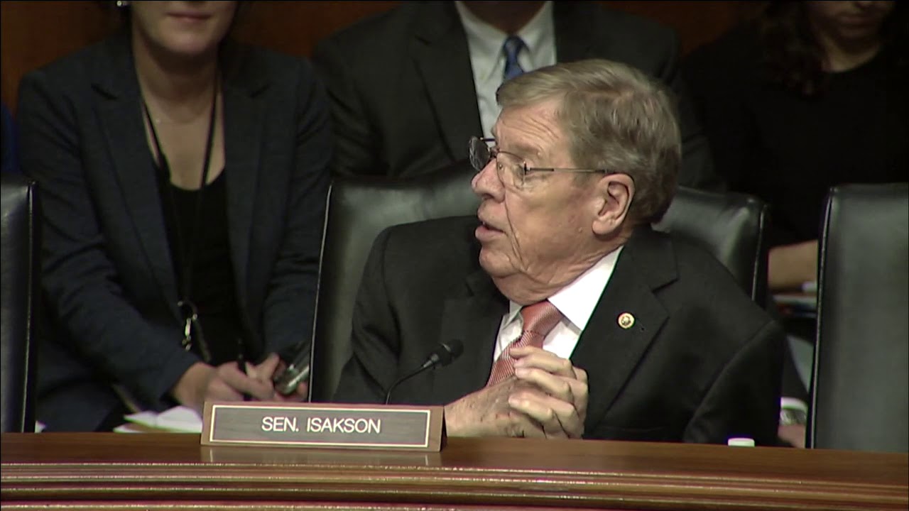 Senator Isakson delivers remarks at HELP committee meeting - YouTube
