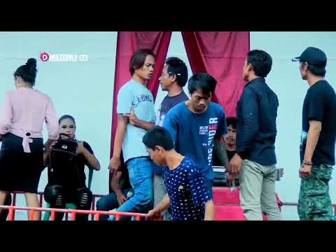 yang nyawer ribut di panggung  !!! yang punya hajat marah besar karna hiburan ya langsung stooop!!!