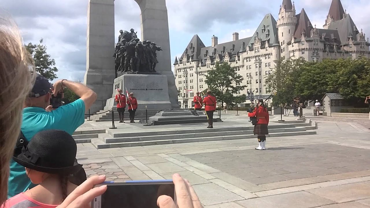 Changing of the Guard at the Royal Canadian War Memorial - YouTube