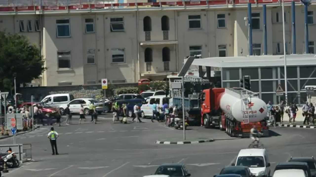 Gibraltar Frontier Queues 21 August 2014 - YouTube