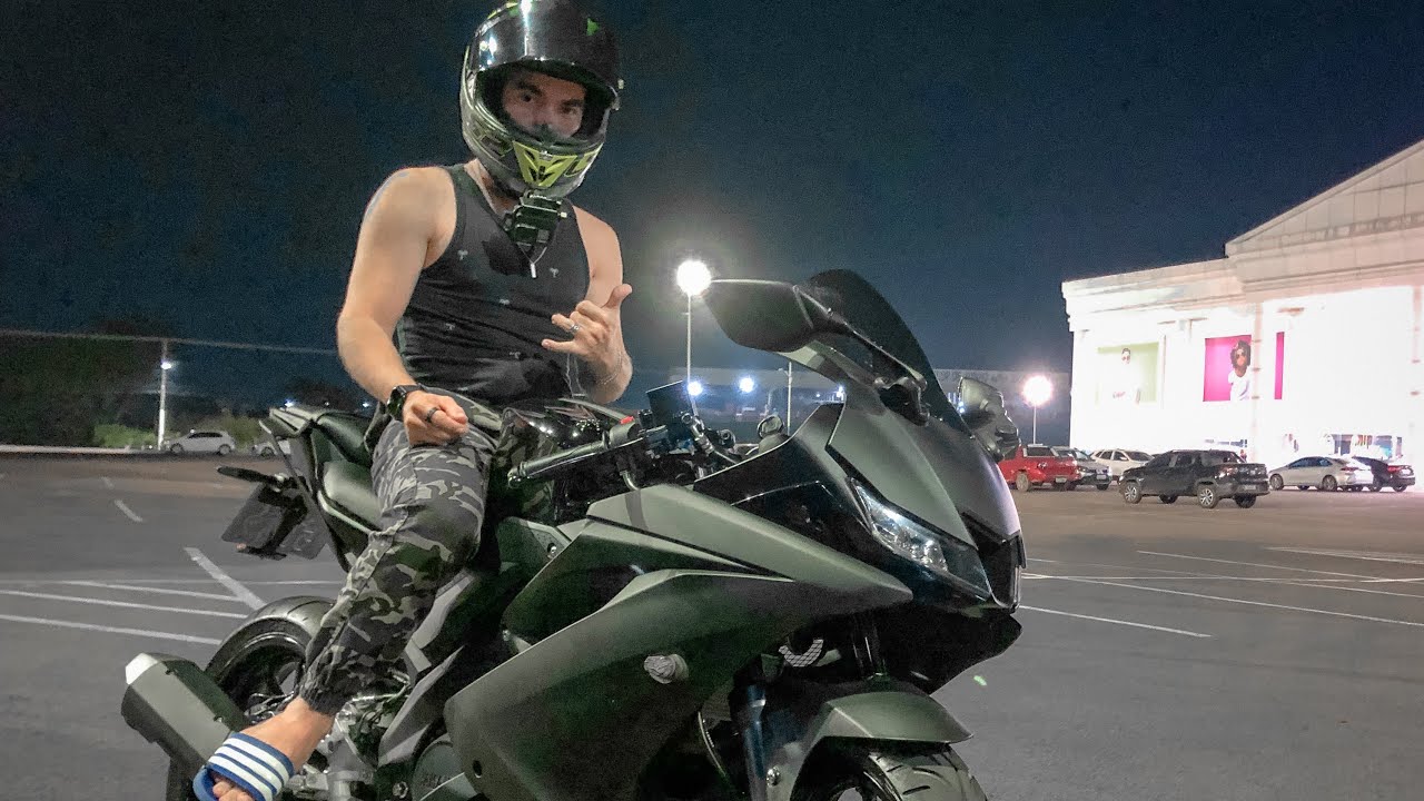 PRIMEIRA VEZ PILOTANDO UMA R15! - YouTube