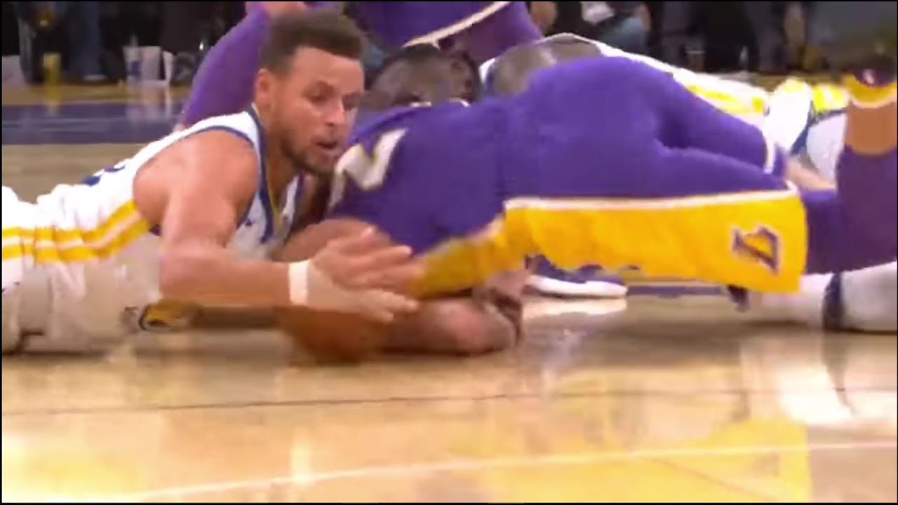 Lonzo Ball fights Stephen Curry - YouTube