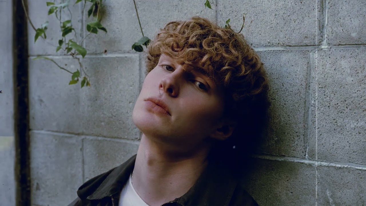 Michael Gerow - Sinister (Visualizer) Chords - Chordify