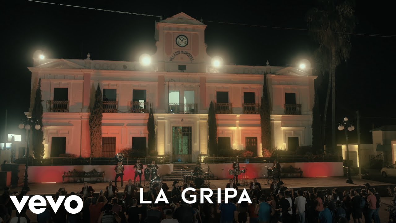 Calibre 50 - La Gripa (LETRA/En Vivo) - YouTube