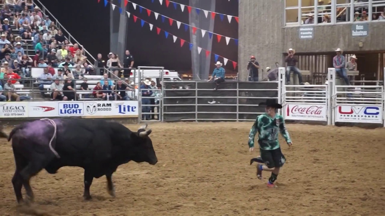 PRCA Professional Freestyle Bullfighting - Pasadena Rodeo - YouTube