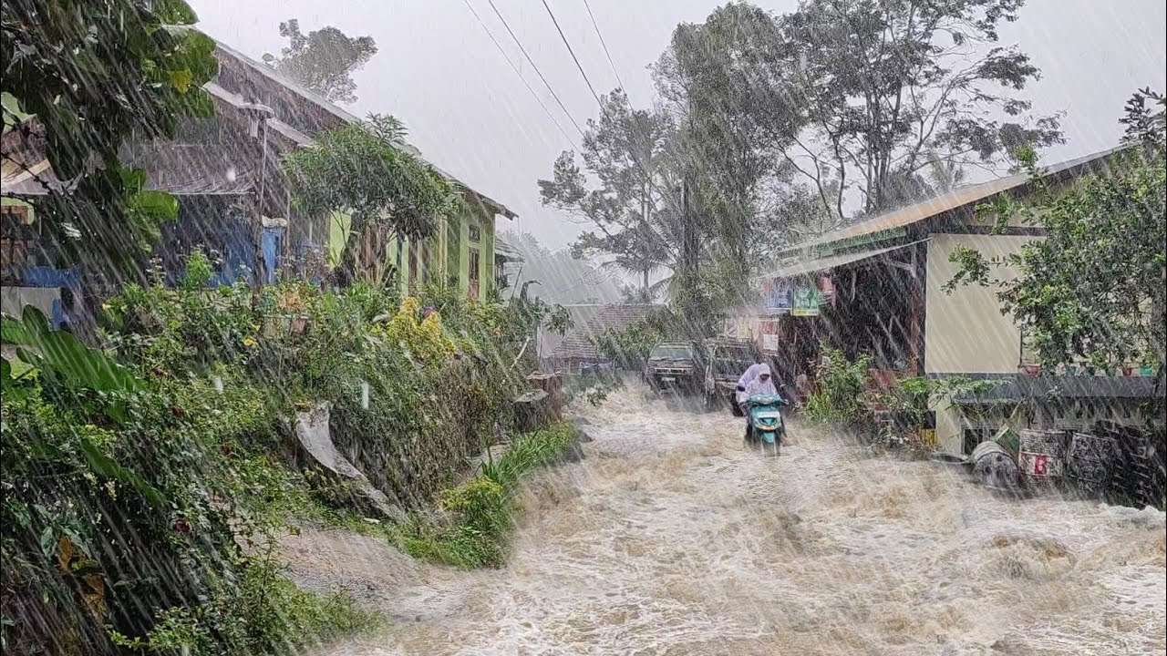 Heavy rain in rural Indonesia, walking in heavy rain never stops 3 ...