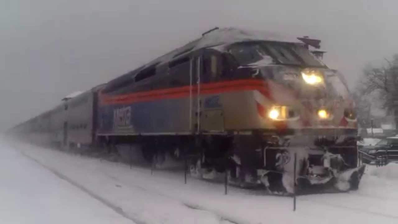 Metra 407 in snowstorm - YouTube
