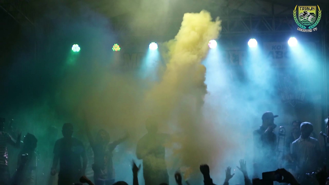 Sunday Eleven - Oh When The Blues (Anniversary Mojang Bomber) - YouTube