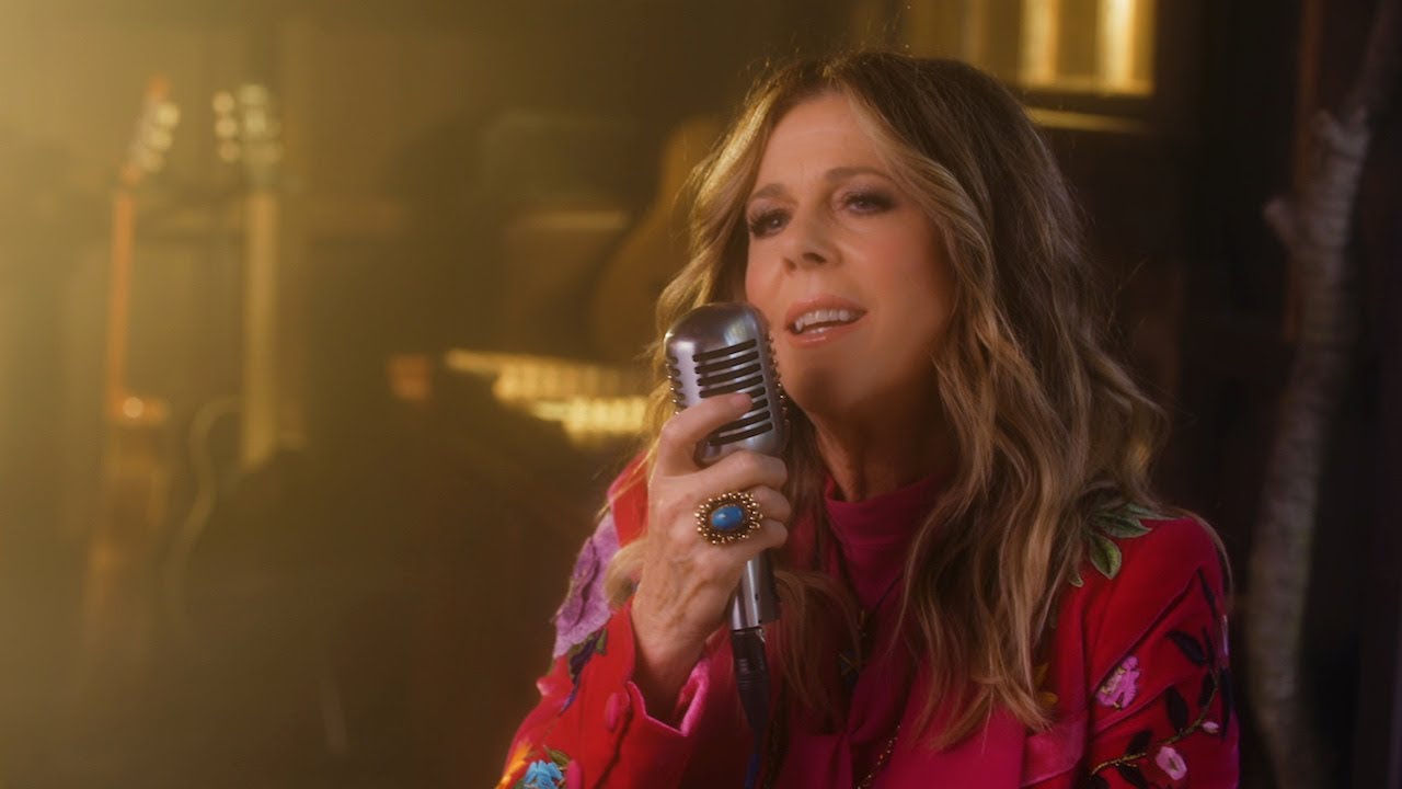 Rita Wilson Sings 'I Wanna Kiss Bob Dylan' - YouTube