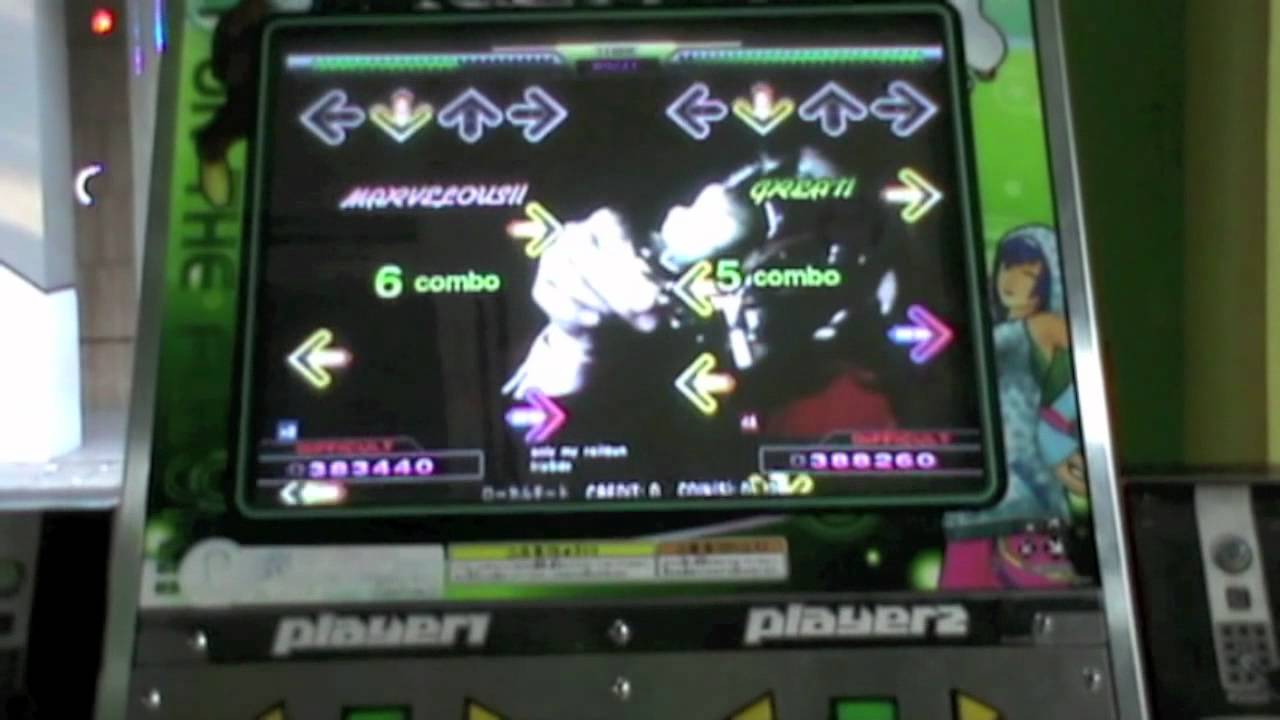 KIDS PLAYING DDR - YouTube