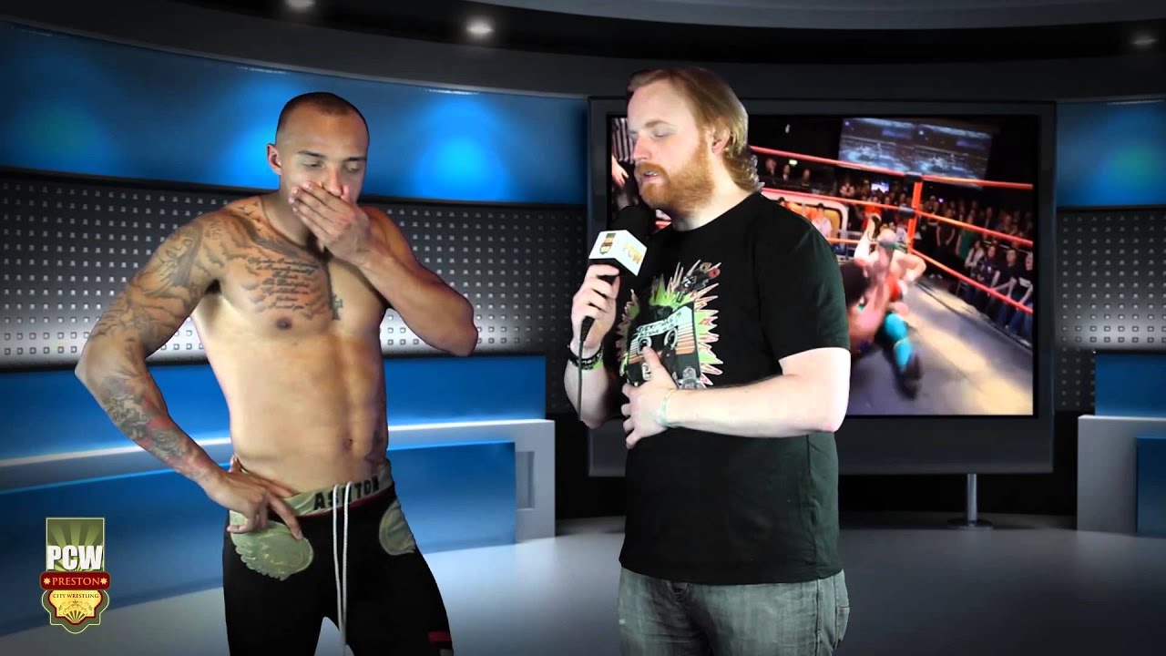 Ashton Smith gets ready for Iestyn Rees at PCW SuperShow 5 - YouTube