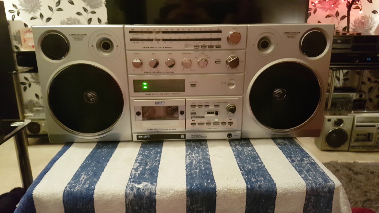Philips D8614 - December 2016 LazyBox - YouTube