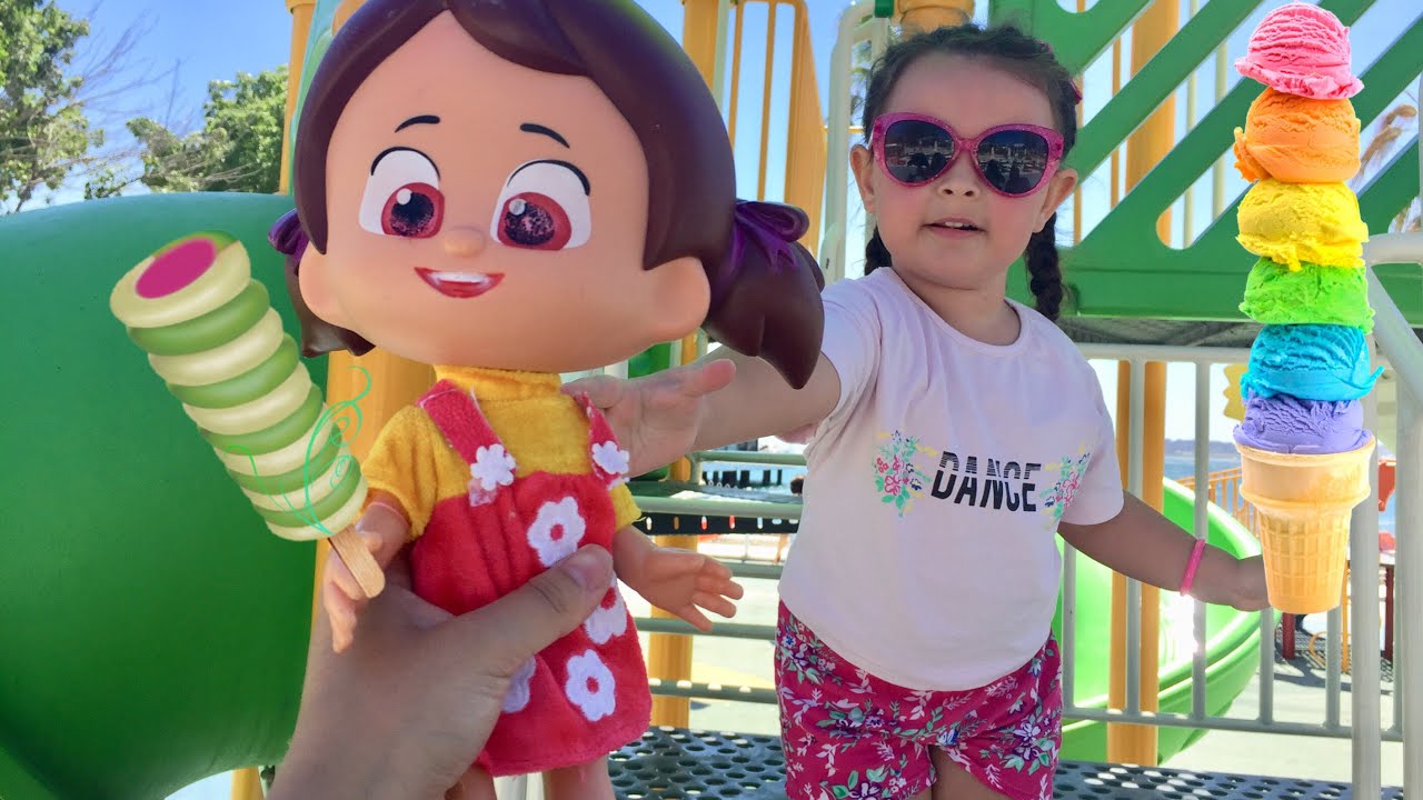 용암 탈출놀이 서은이의 방탈출하기 과 일 쿠션 파란천 놀이Making Pringles with elsa and Hulk ...