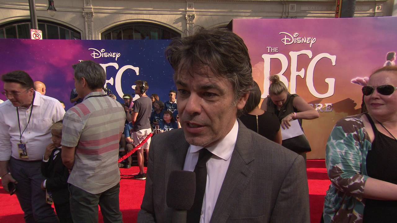 The BFG: Jonathan Holmes "Childchewer" US Movie Premiere Interview ...