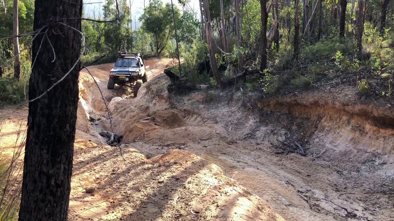 Hilux pipeline track Lithgow 4x4 - YouTube