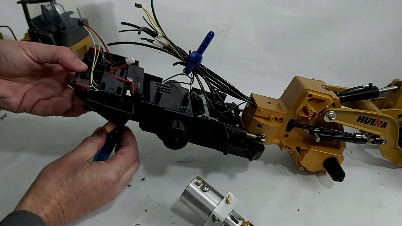 MAGOM HRC HUINA 583 PARTE 10 - instalación bomba hidráulica, hydraulic ...