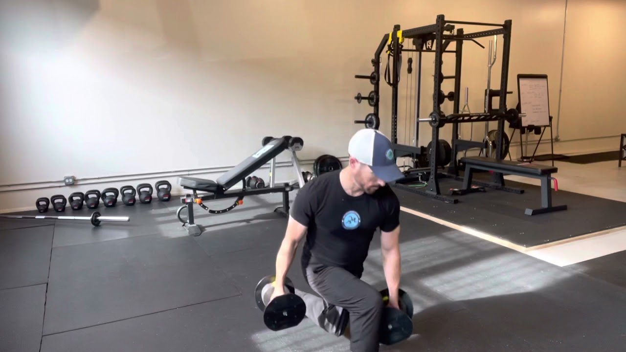 Walking lunges with contralateral rotation - YouTube