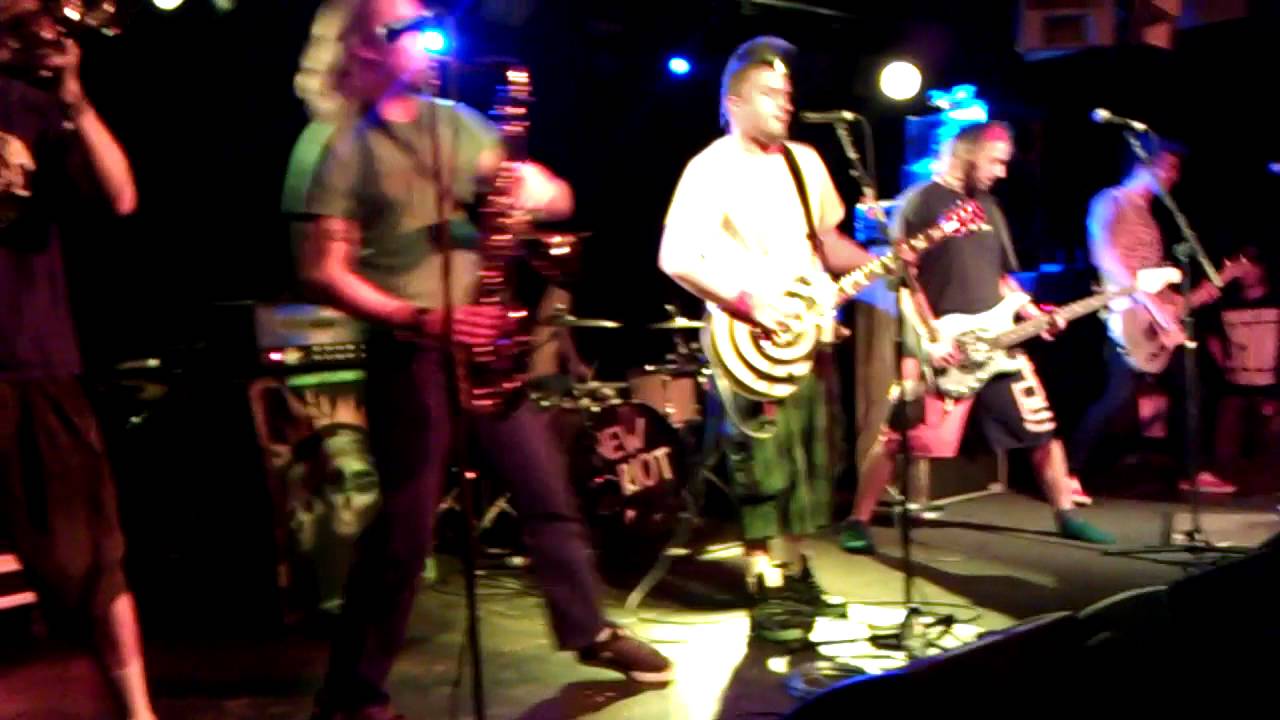 New Riot - Live - Exeter Lemongrove - Punk Radio - YouTube