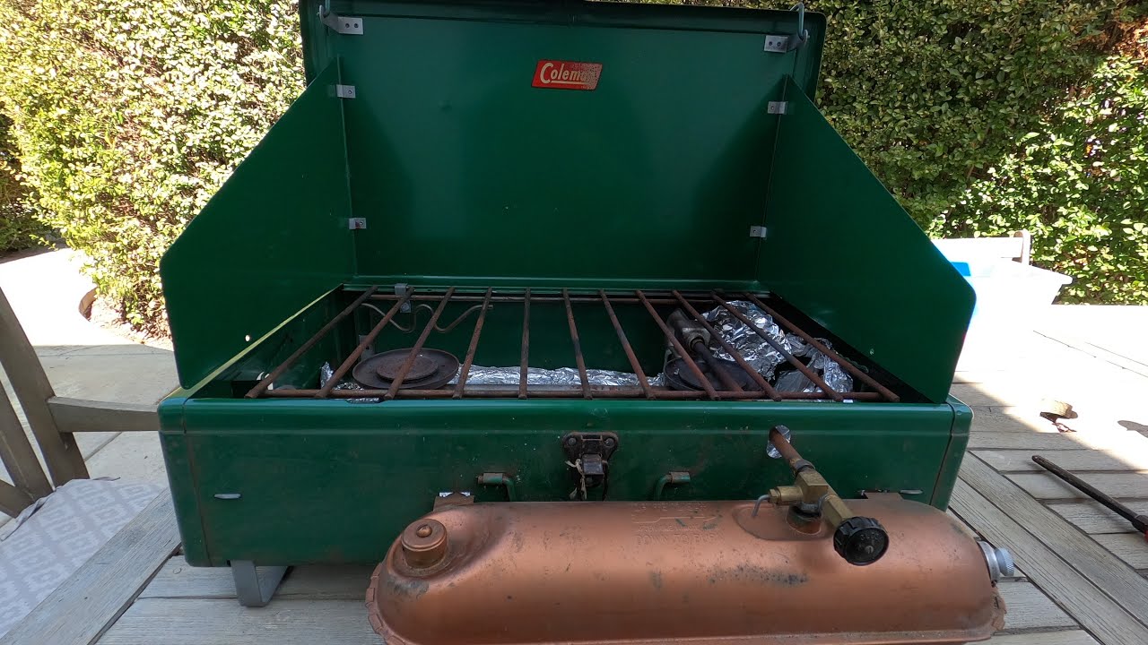 Coleman 413e camp stove found at dumps .will it work? - YouTube