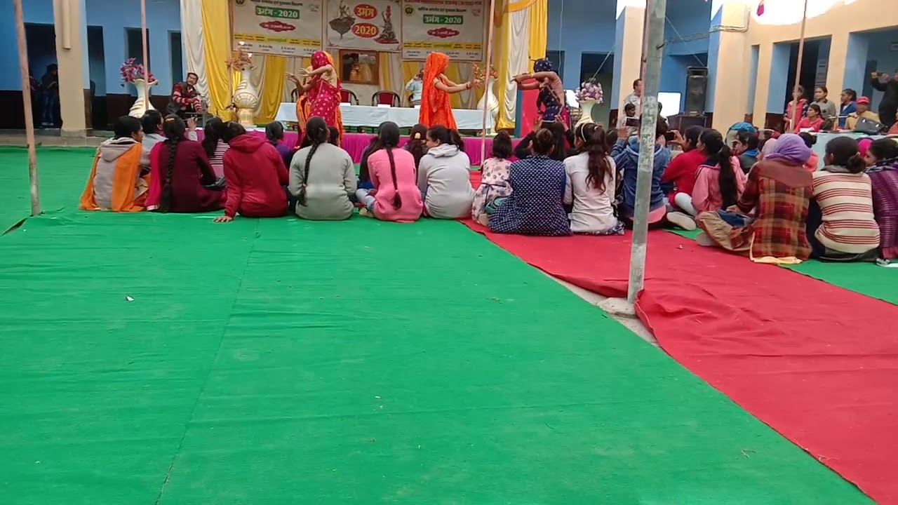 Meena dans khtrnaak song and meena geeta - YouTube